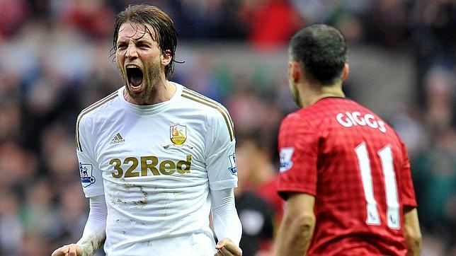 Michu amplía su contrato con el Swansea hasta 2016