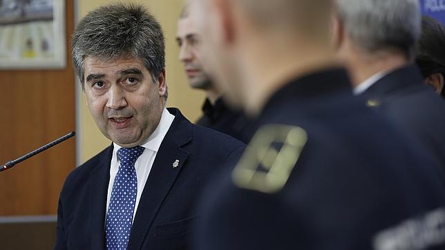 Interior cifra en medio centenar el número de etarras escondidos fuera ...