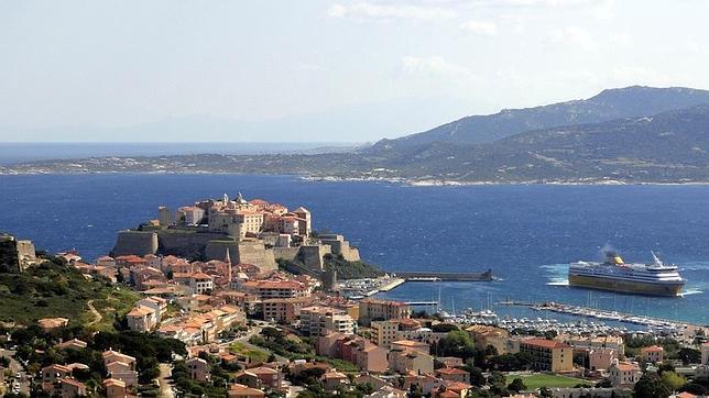 Quince pueblos del Mediterráneo sin masificar y con buen chiringuito