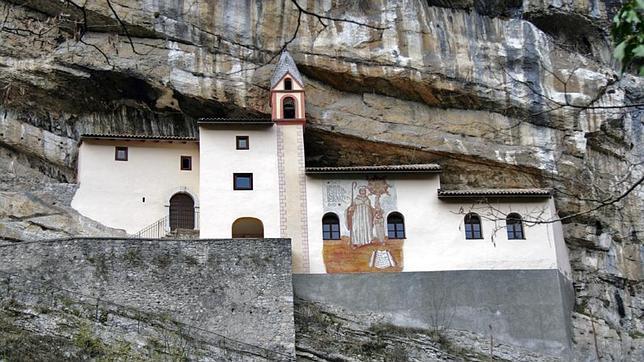 Los monasterios más increíbles en riscos de vértigo