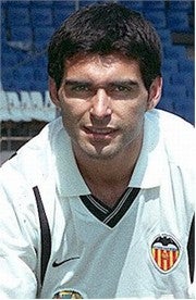 El pasaporte investigado de Ayala pertenece al bisabuelo de su esposa