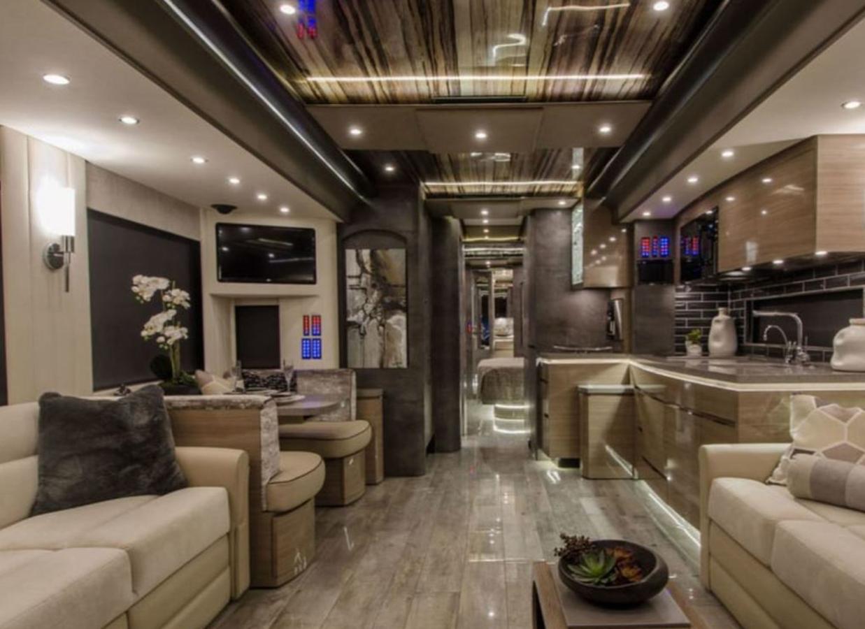 Así es por dentro la nueva autocaravana de Porsche