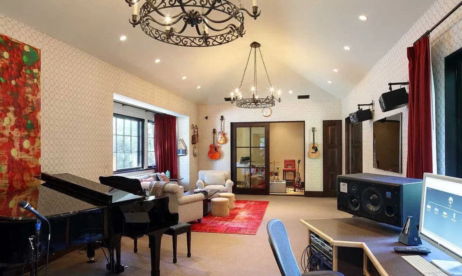 The Rock se muda a una mansión de 23 millones en la exclusiva Beverly Park