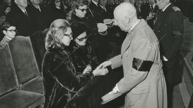 Linchamiento e insultos: el follón en el entierro de Carrero Blanco que ...