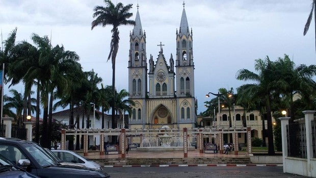 La historia se repite: Un incendio destruye la Catedral de Malabo ...