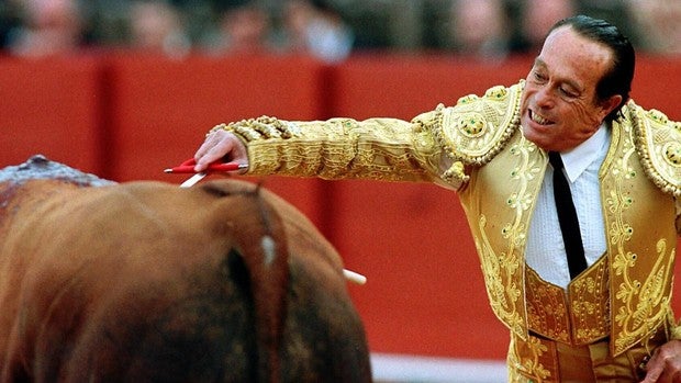 Curro Romero gana la batalla al cáncer de laringe